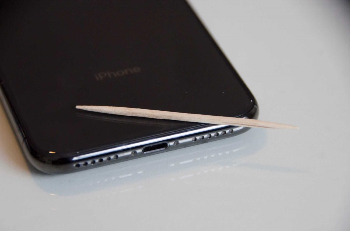 How To Clean Your iPhone's Charging Port? - Hawkdive.com