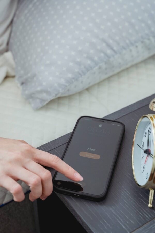 How To Cancel Or Delete Alarms On An Android Or iPhone? - Hawkdive.com