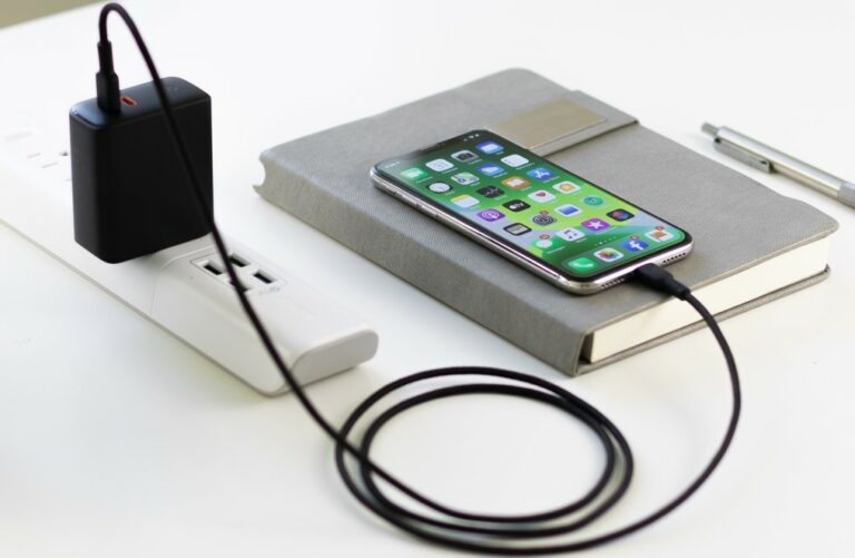 When To Charge Your iPhone Or iPad: Tips And Tricks For Maximizing ...