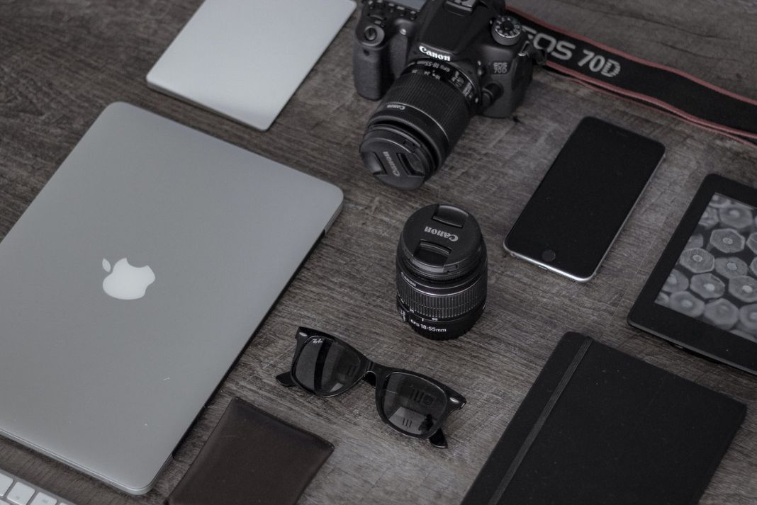 How To Clean Your Gadgets? - Hawkdive.com