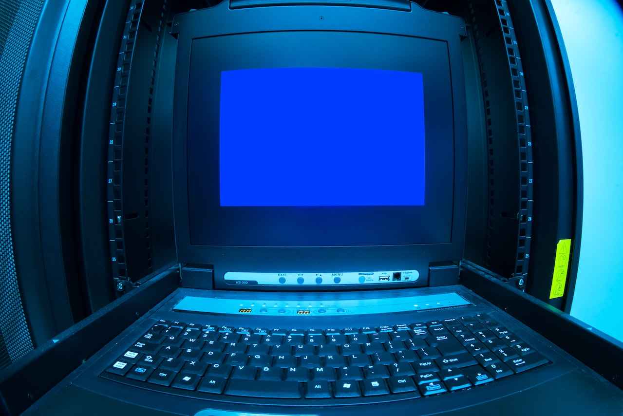 Firewall vs. Antivirus: Unraveling The Differences - Hawkdive.com Firewall vs. Antivirus: Unraveling The Differences - Hawkdive.com