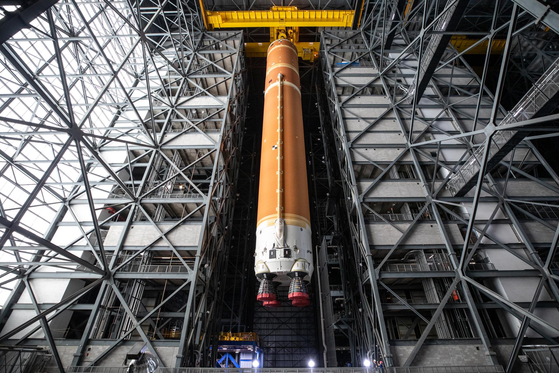 NASA Starts Vertical Assembly of Artemis II Core Stage - Hawkdive.com