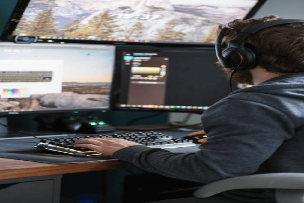 How To Set Up 3 Monitors In Windows 10? - Hawkdive.com