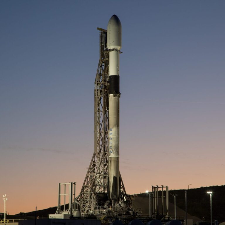 SpaceX lands $733.5M in contracts for national security missions ...