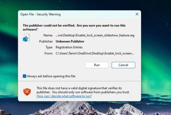 How To Enable Or Disable Lock Screen Slideshow In Windows 11 - Hawkdive.com